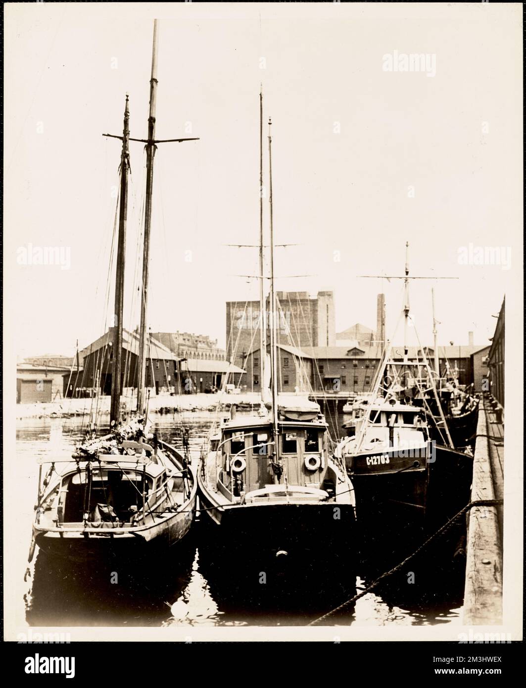 Navy small craft hi-res stock photography and images - Alamy