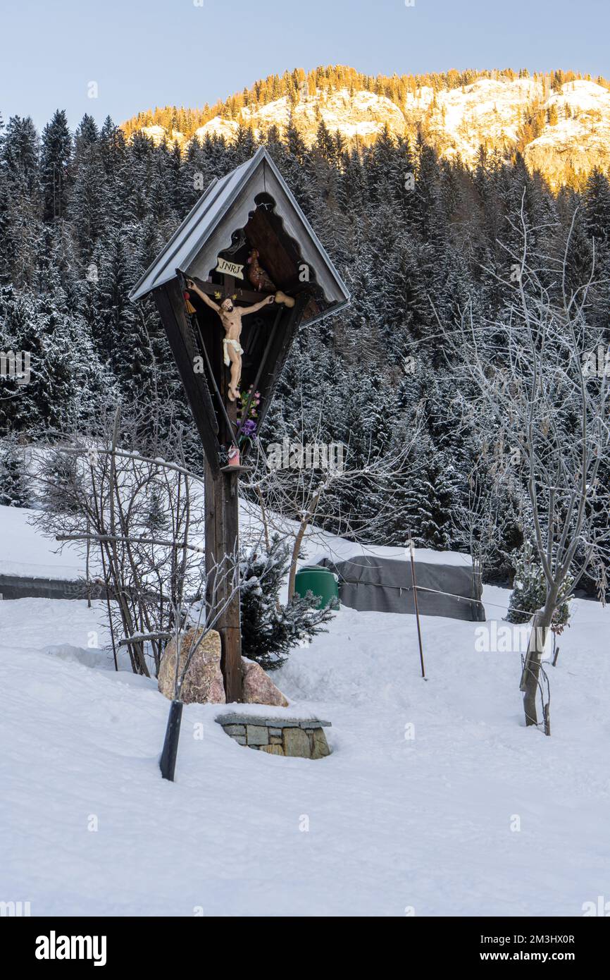 Wooden crucifix snowy alpine hi-res stock photography and images - Alamy