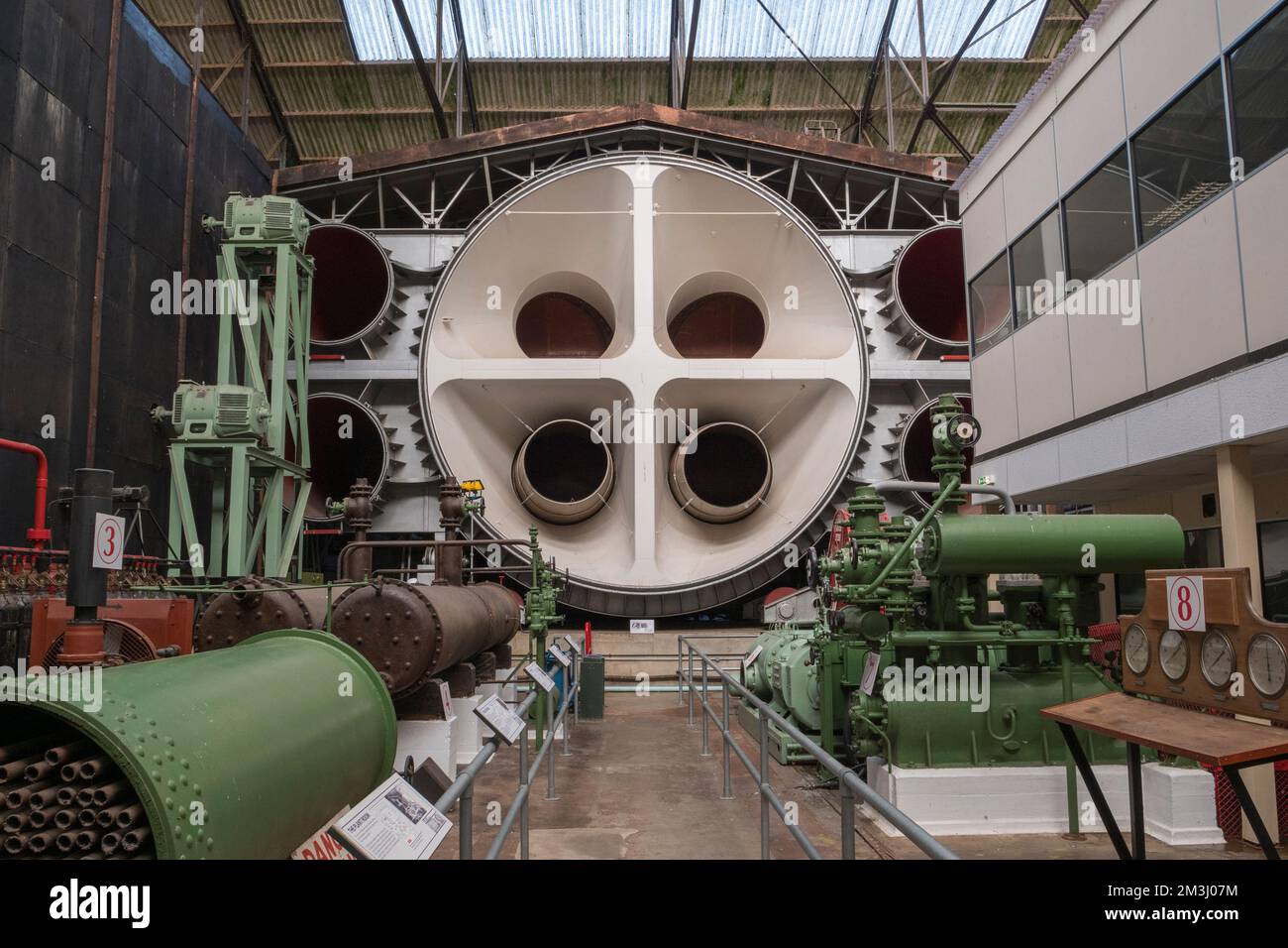 Barnes wallis 1940s hi-res stock photography and images - Alamy