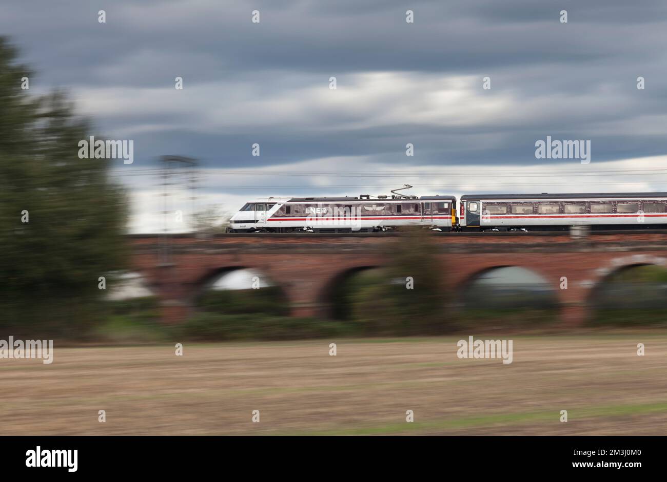 London North Eastern Railway ( LNER ) class 91 locomotive 91101 ...