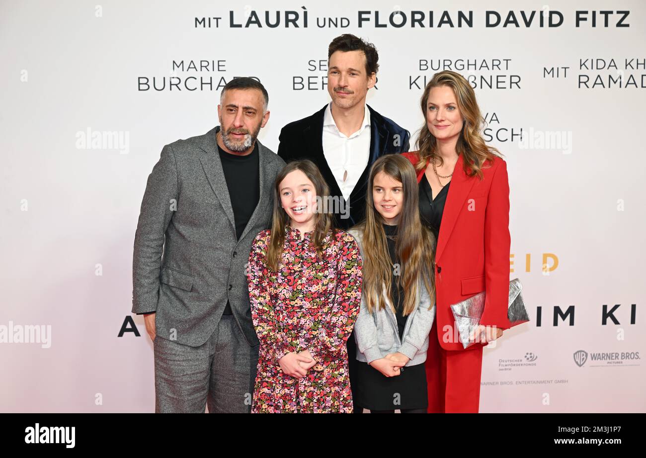 Munich, Germany. 15th Dec, 2022. Actors Kida Khodr Ramadan (back l-r), Florian David Fitz, Marie ...