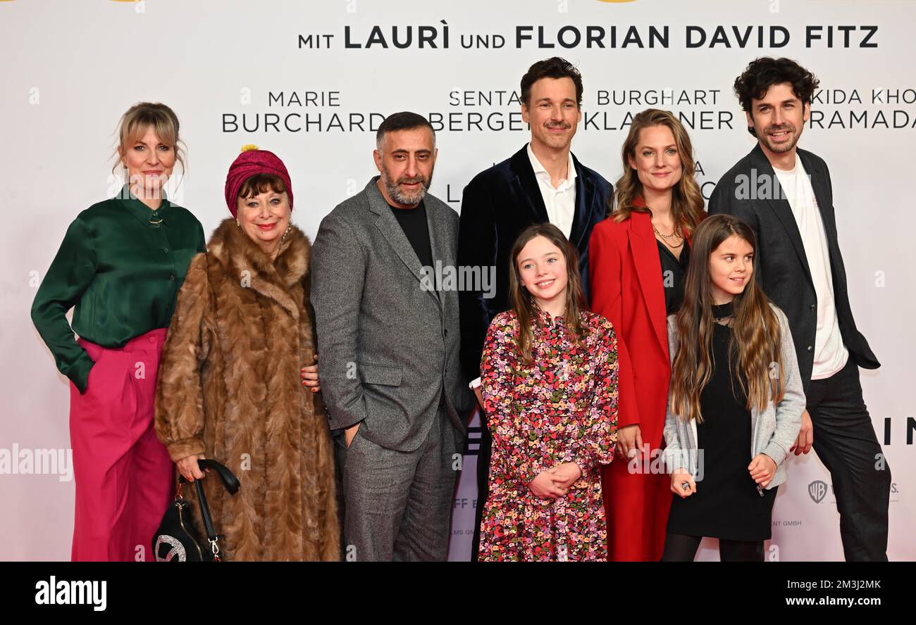 Munich, Germany. 15th Dec, 2022. Actors Nora Boeckler (l-r, top) Inge ...