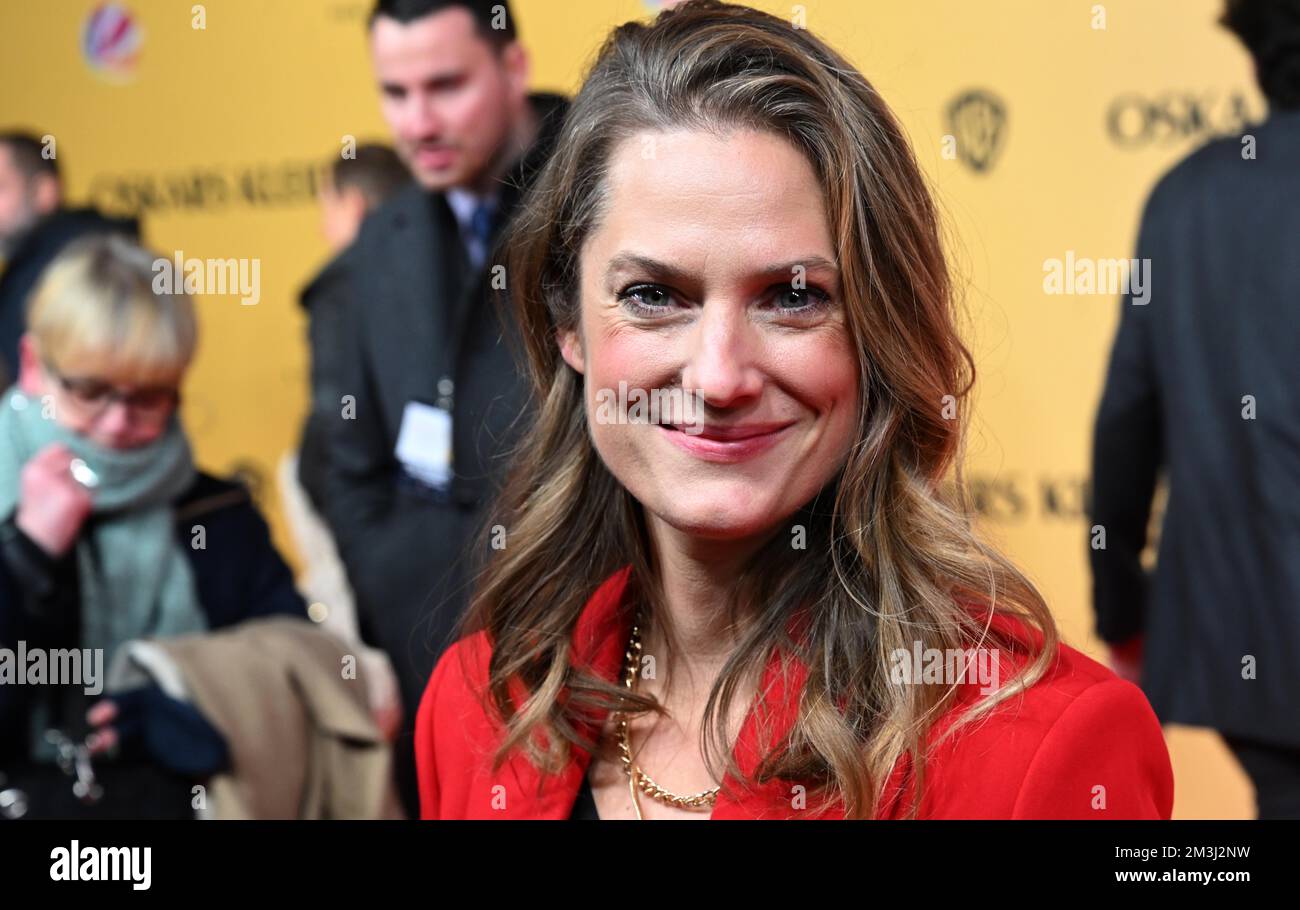Munich, Germany. 15th Dec, 2022. Actress Marie Burchard shows off at ...