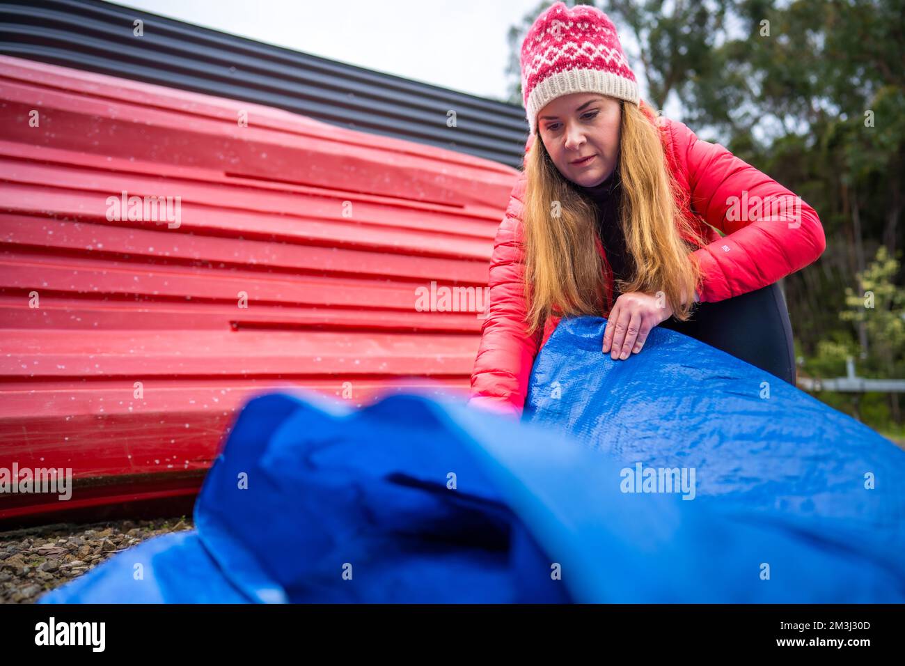 sleeping under a tarp. hiking and camping with a blue tarp in america ...