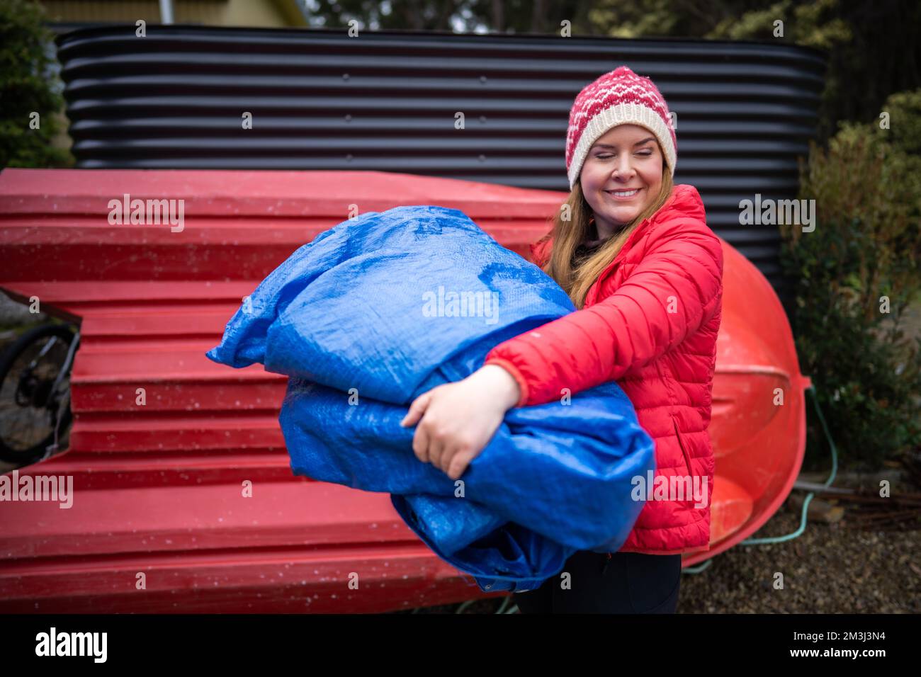 sleeping under a tarp. hiking and camping with a blue tarp in america ...