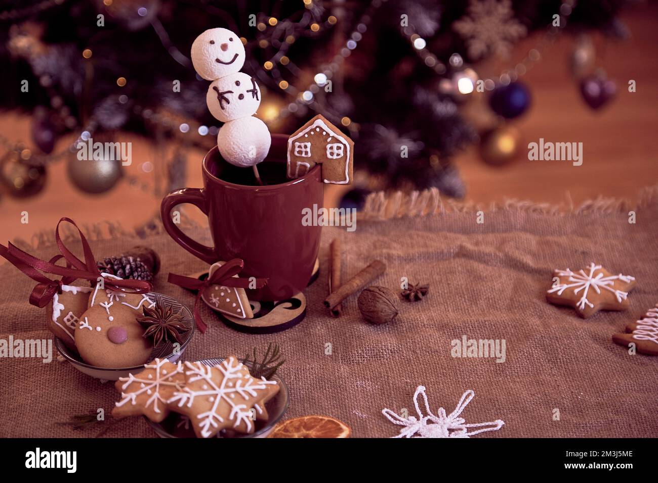 Winter aesthetic food. Marshmallow snowman in hot chocolate, ginger ...