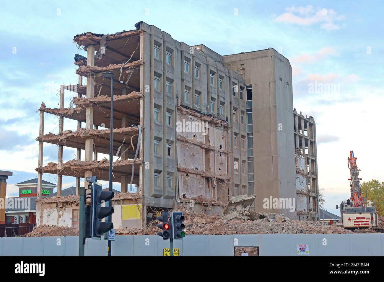 1970s council building demolition hi-res stock photography and images ...