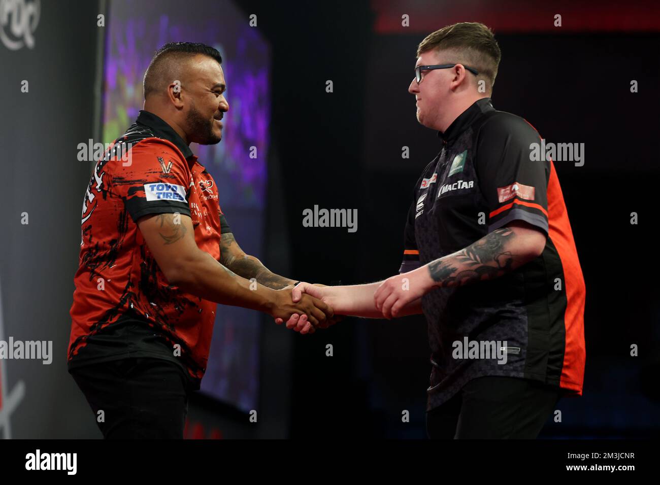 Pdc cazoo world darts championships hi-res stock photography and images ...