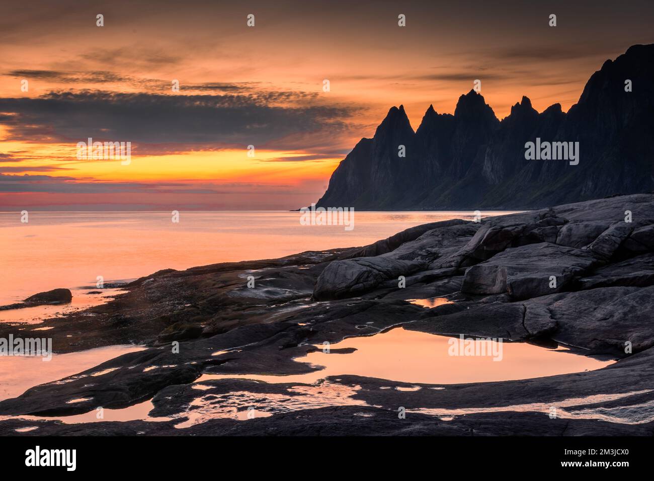 Stunning midnight sun over the Tungeneset (Devil's Teeth) in Senja ...