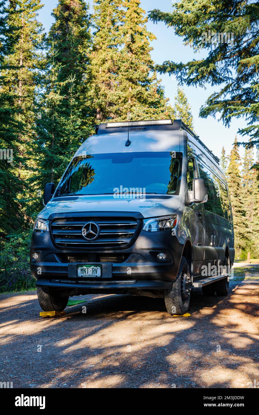 Camper van lake pine hi-res stock photography and images - Alamy