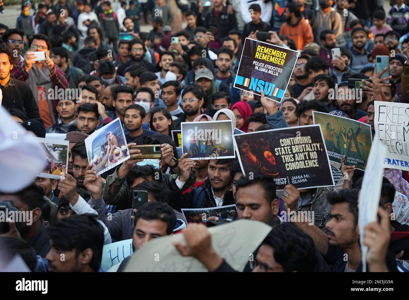 New Delhi, India. 15th Dec, 2022. Students demonstrate on the third ...