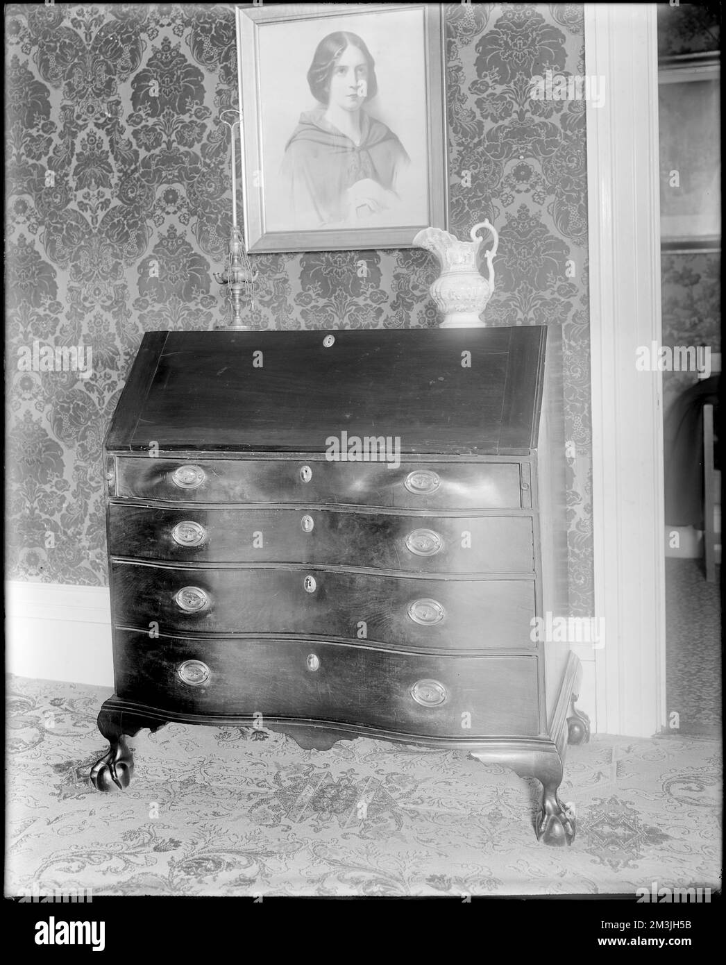 Objects, furniture, desk in Doyle house, Salem, 33 Summer Street ...