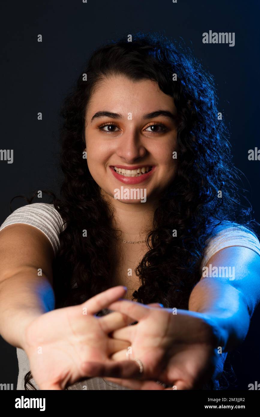 Woman smiling face forward hi-res stock photography and images - Alamy