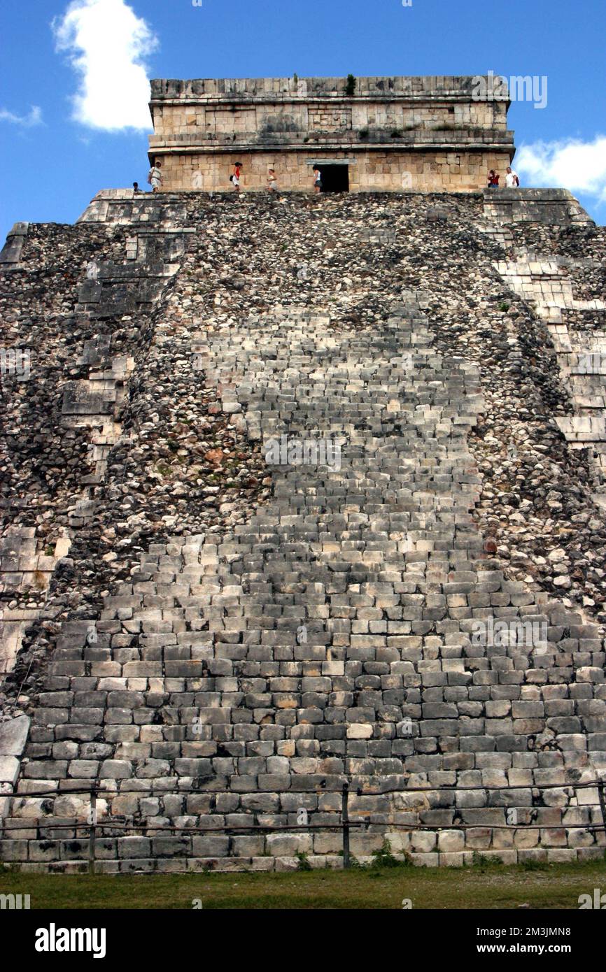General View of the Chichen Itza archaeological area, symbol of ...