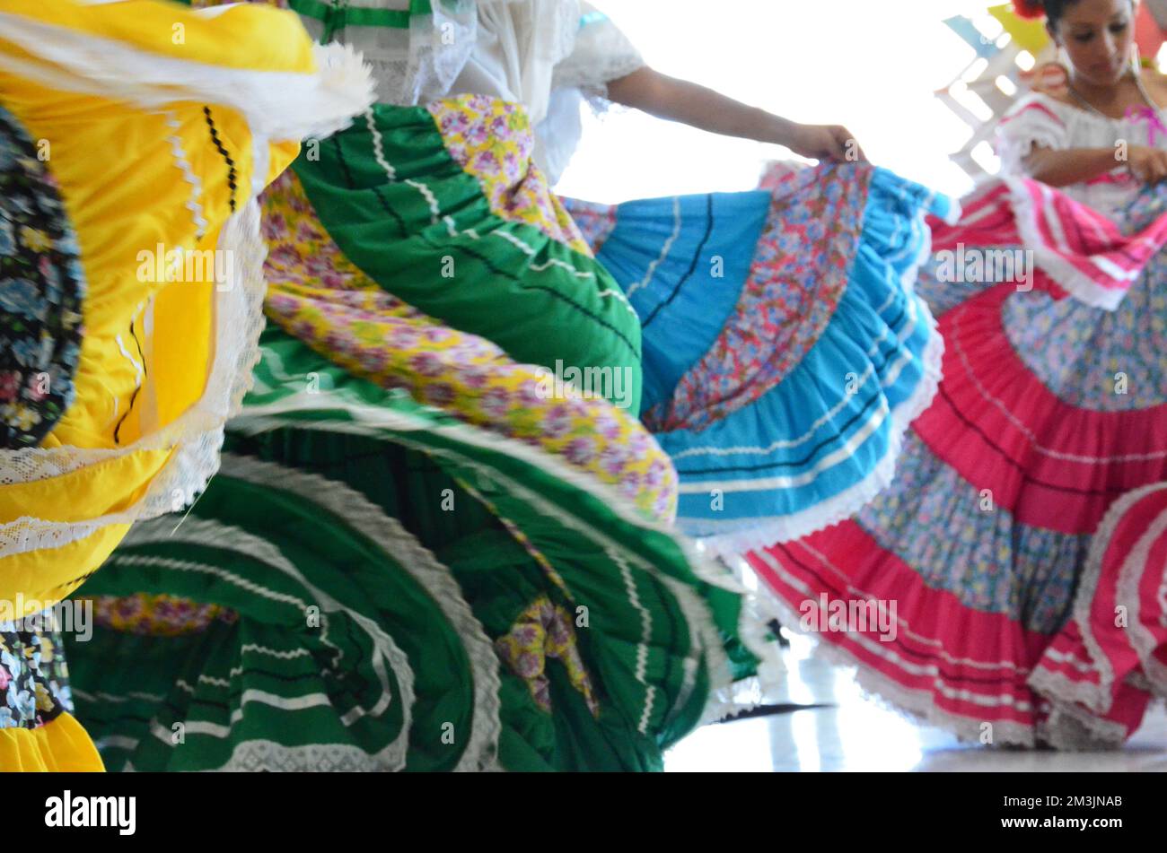 Baile folklorico hi-res stock photography and images - Alamy