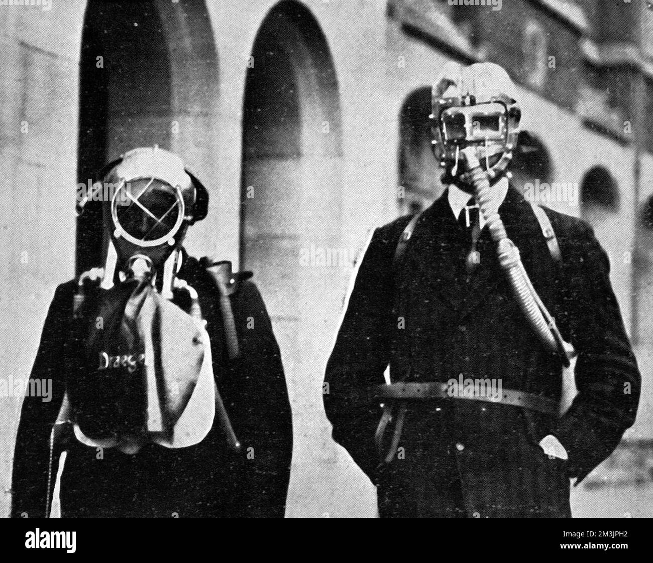 Ww1 british gas masks 1915 hi-res stock photography and images - Alamy
