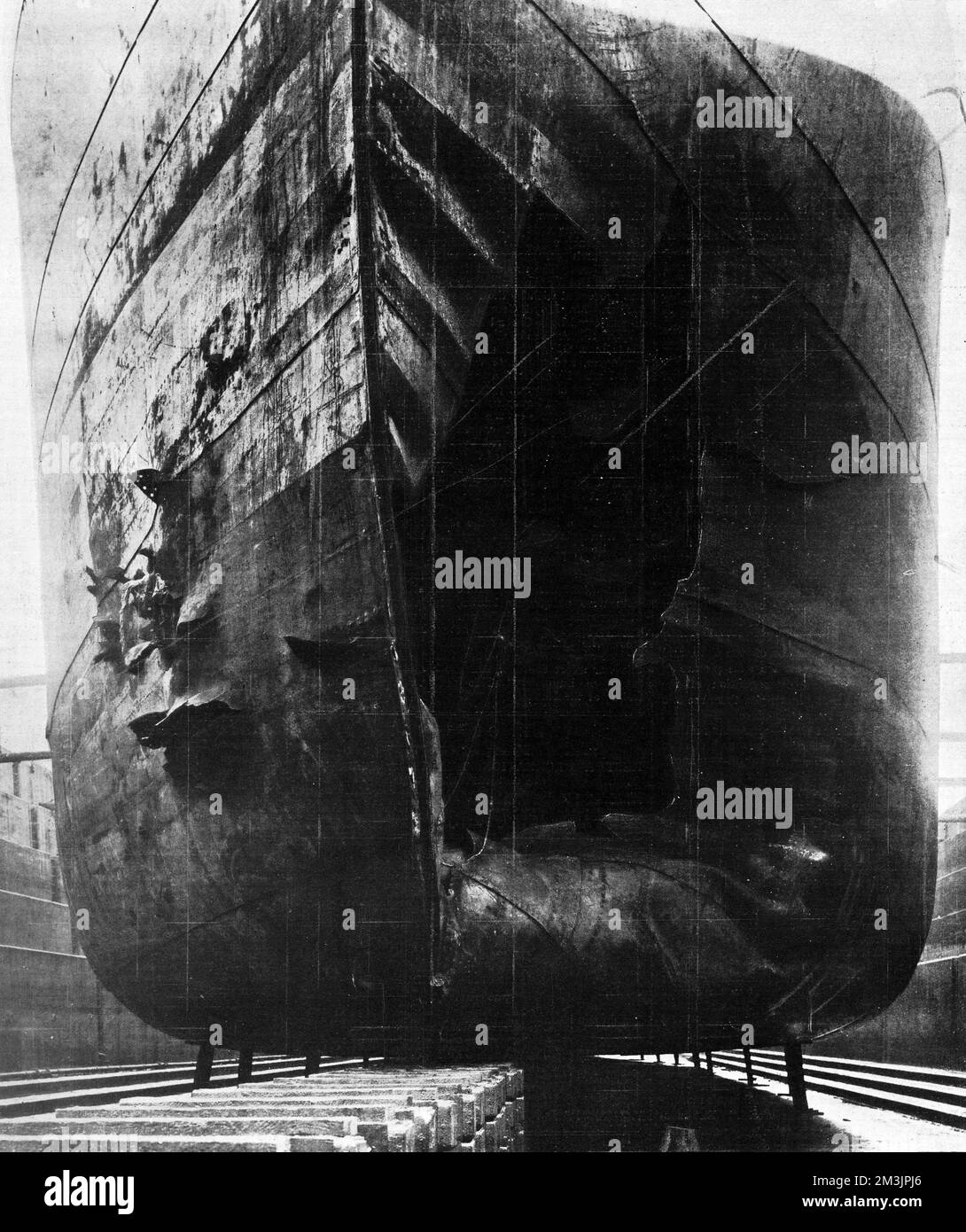 1915 ship Black and White Stock Photos & Images - Alamy