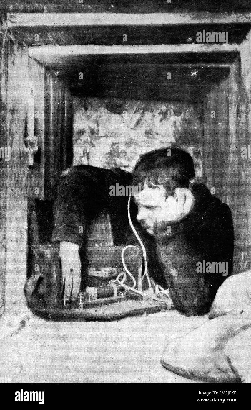 Listening for sounds of counter-mining Stock Photo - Alamy