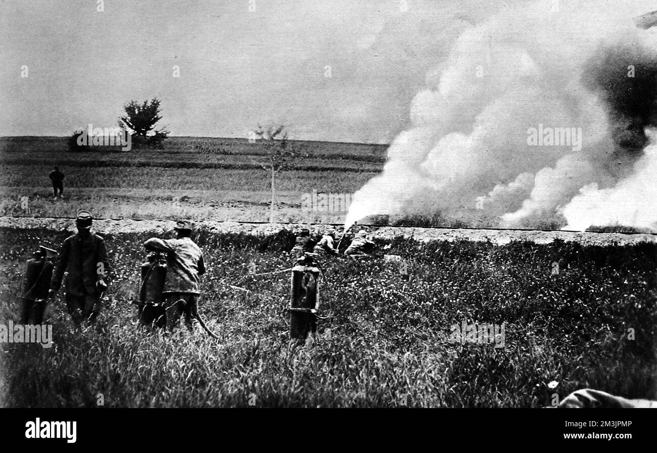German flame-projectors, or 'flammenwerfer' being tested by French ...
