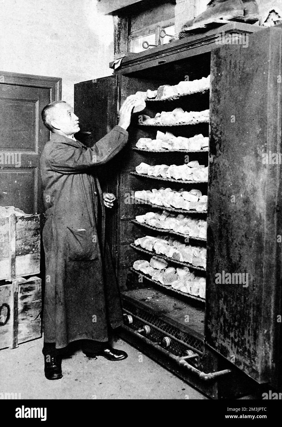 Washing stone Black and White Stock Photos & Images - Alamy