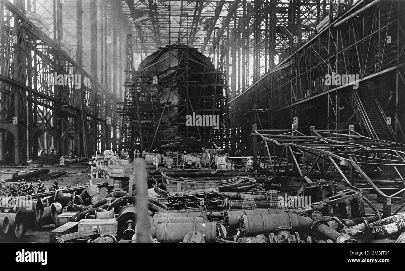 Ship building yard Black and White Stock Photos & Images - Alamy