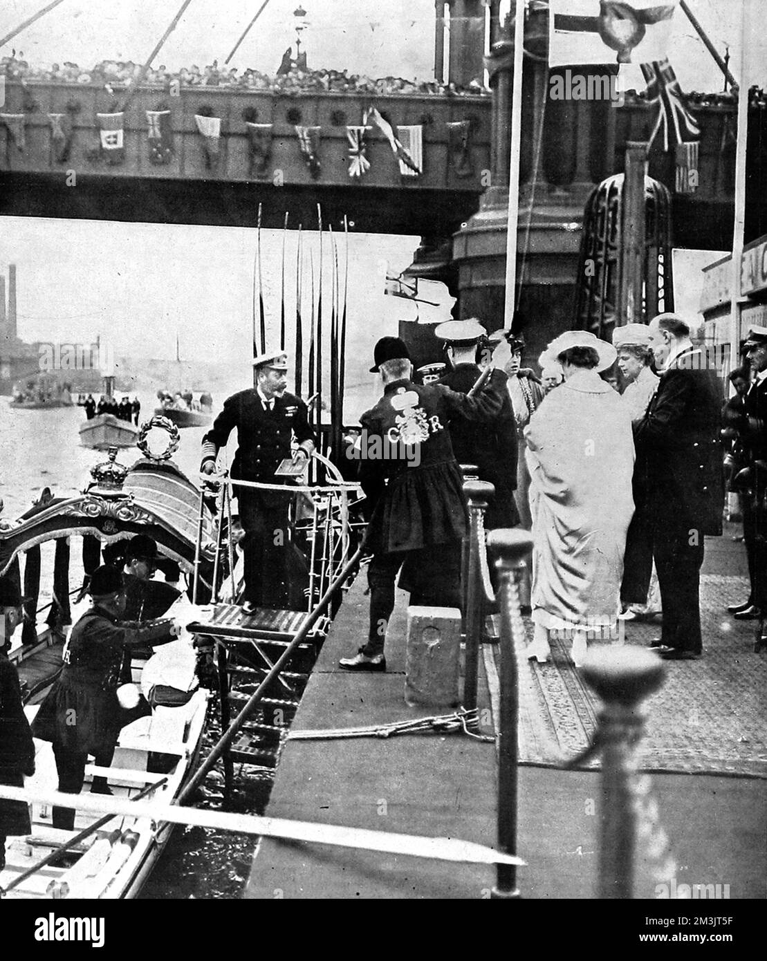 King George V and Queen Mary at Cadogan Pier, London, August Stock ...