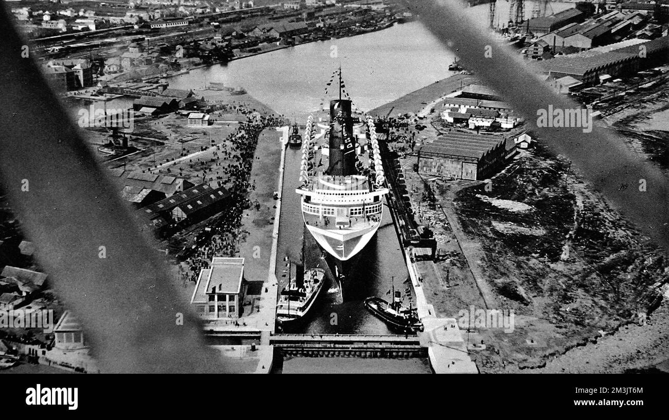 The French Liner 'Normandie' in dock at St. Nazaire Stock Photo - Alamy