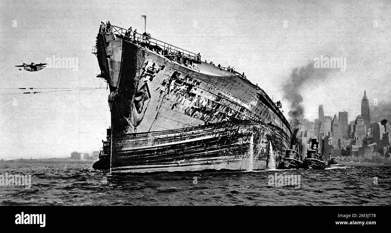 French luxury liner, 'Normandie', in New York Harbour, Novem Stock ...