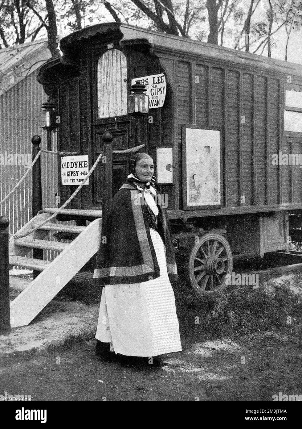 Gypsy camp london Black and White Stock Photos & Images - Alamy