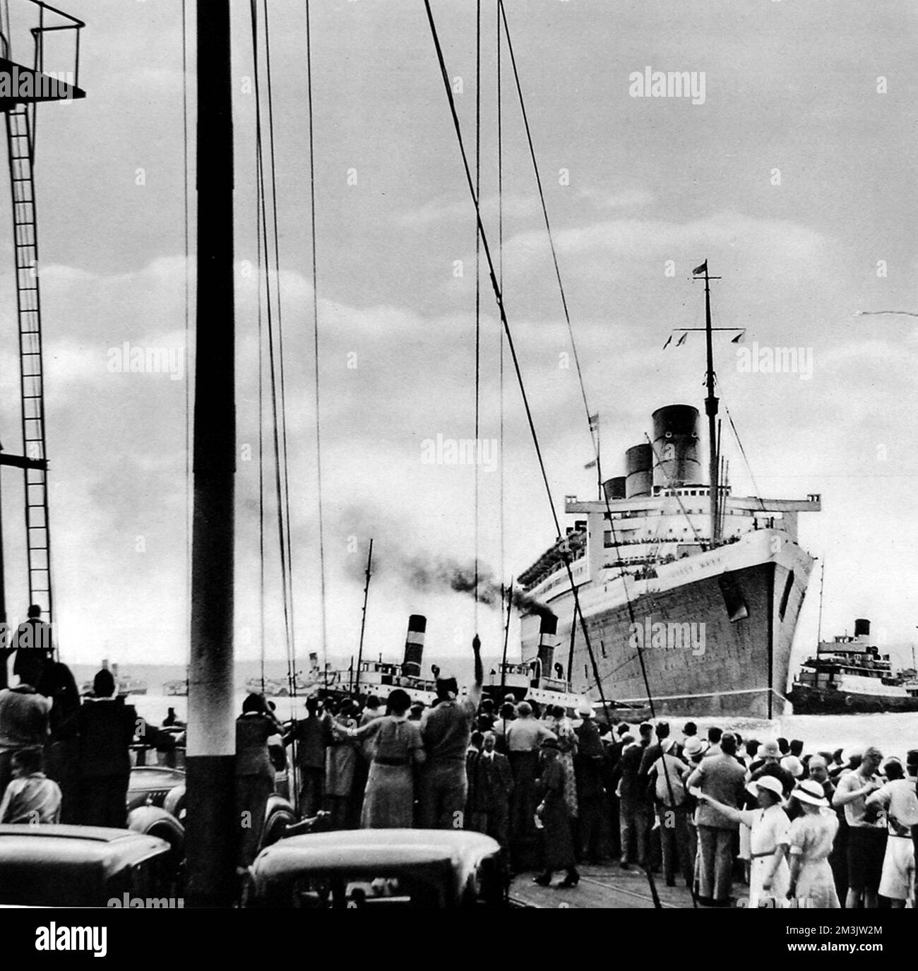 R.M.S. 'Queen Mary' Arriving at Southampton, 1936 Stock Photo - Alamy R.M.S. 'Queen Mary' Arriving at Southampton, 1936 Stock Photo - Alamy
