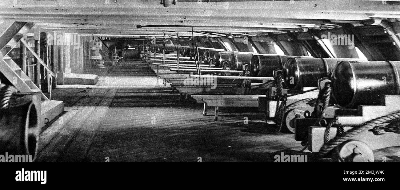 The Lower Deck of HMS 'Foudroyant' Stock Photo - Alamy