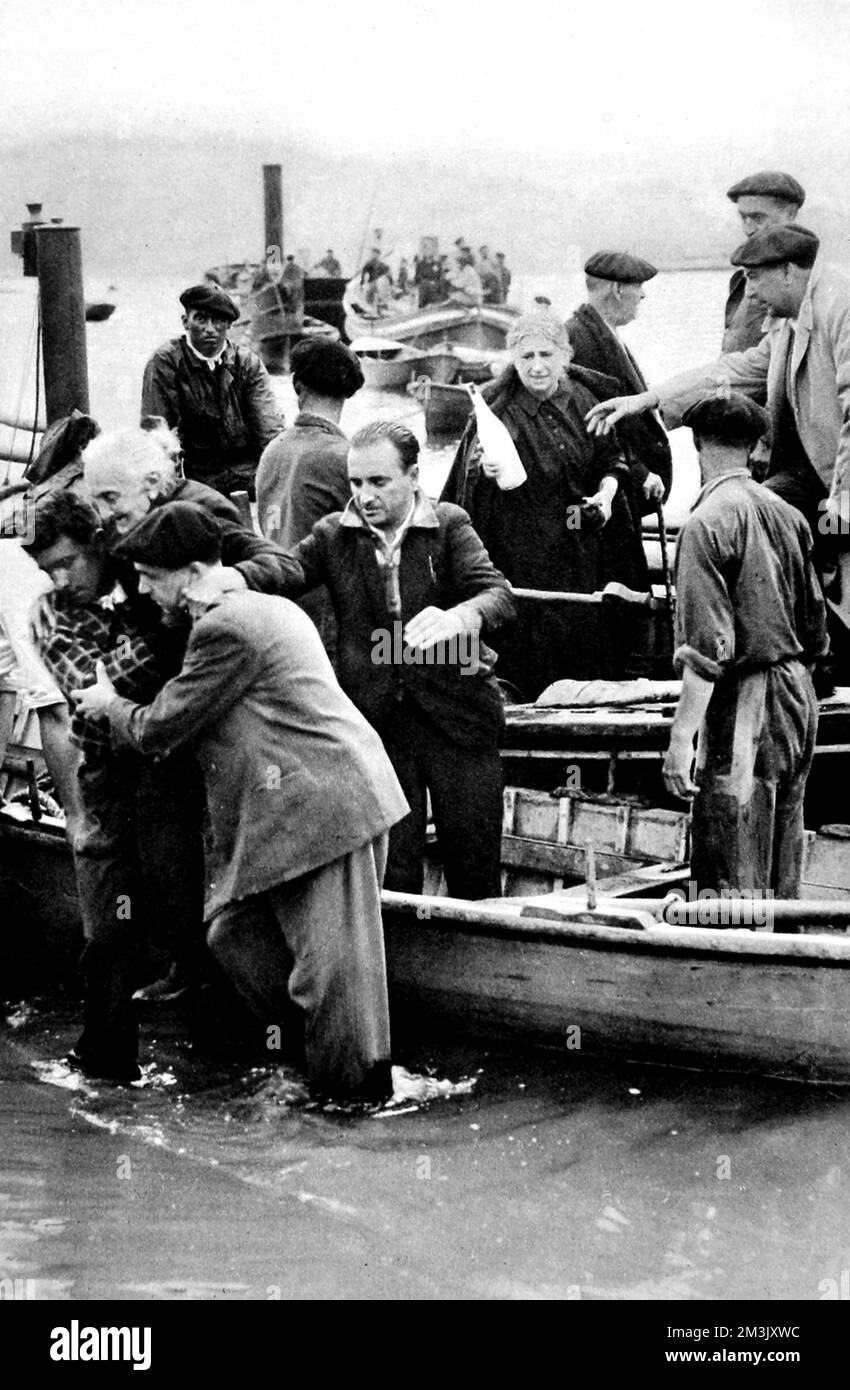 Refugees from Irun come ashore at Hendaye; Spanish Civil War Stock ...
