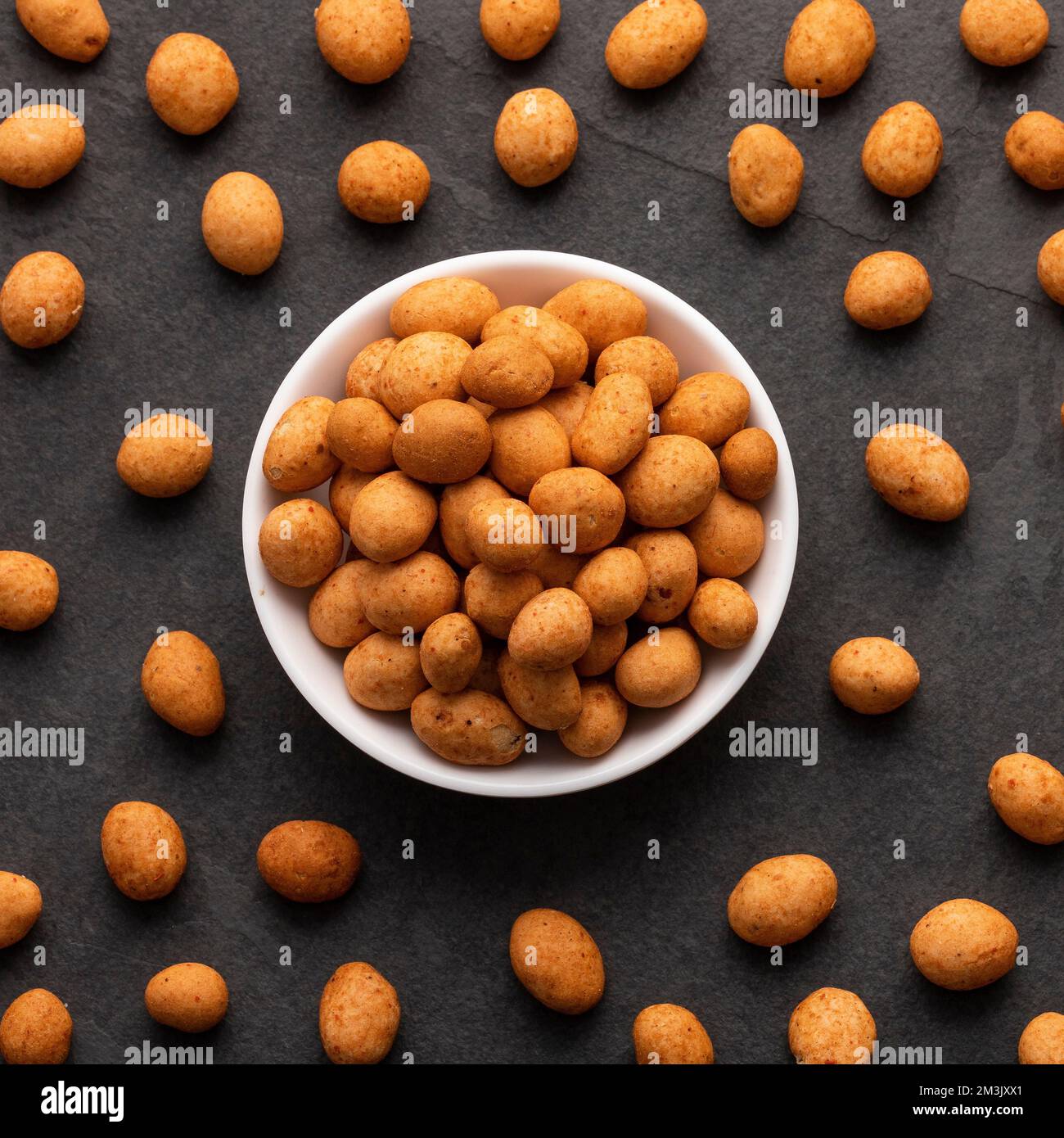 Organic mexican peanuts in the bowl - Arachis hypogaea Stock Photo - Alamy