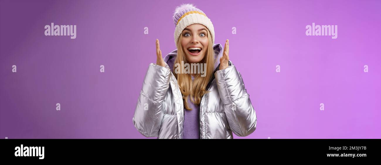 Impressed fascinated speechless attractive blond girl explaining ...