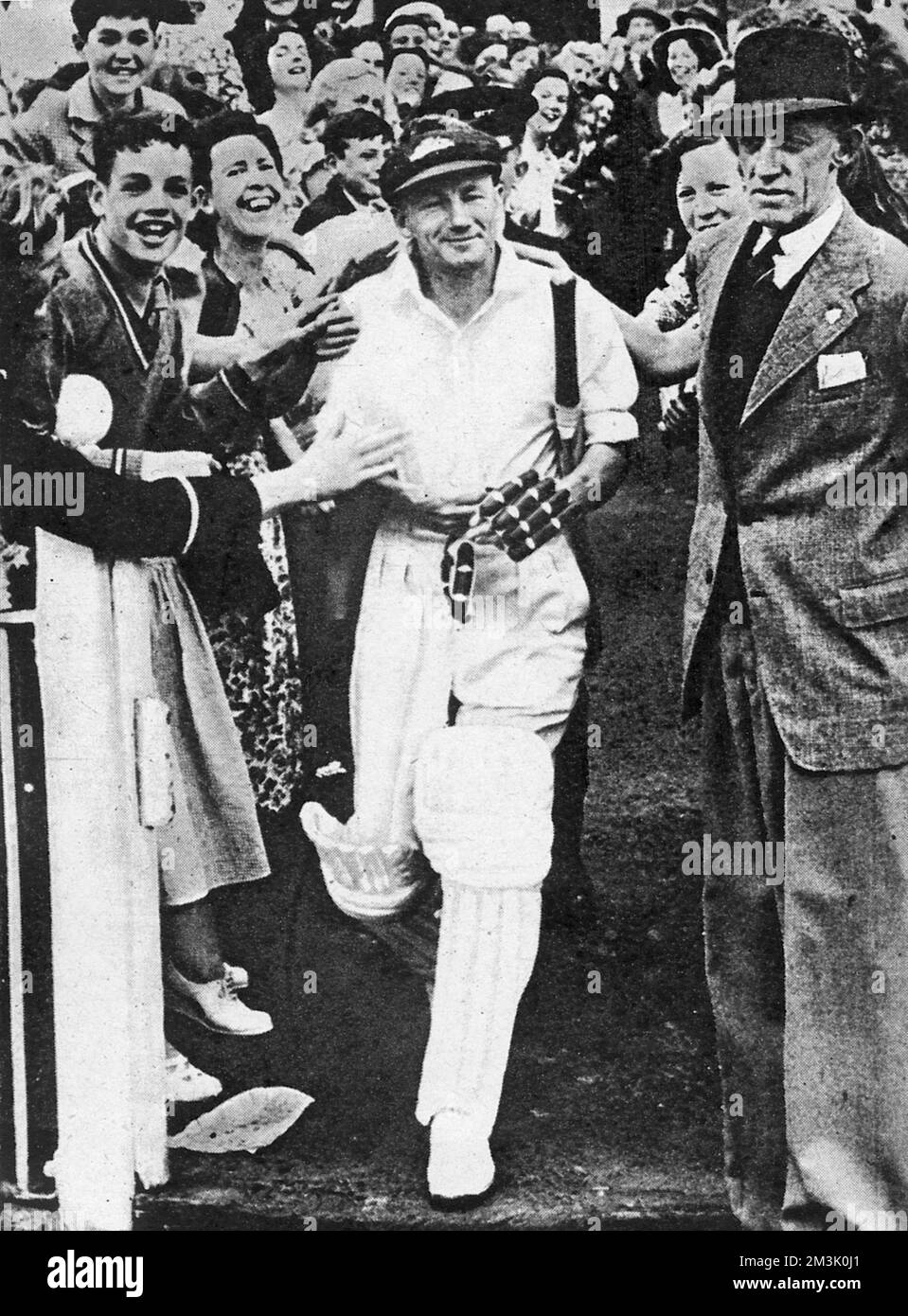 Don bradman bat hi-res stock photography and images - Alamy