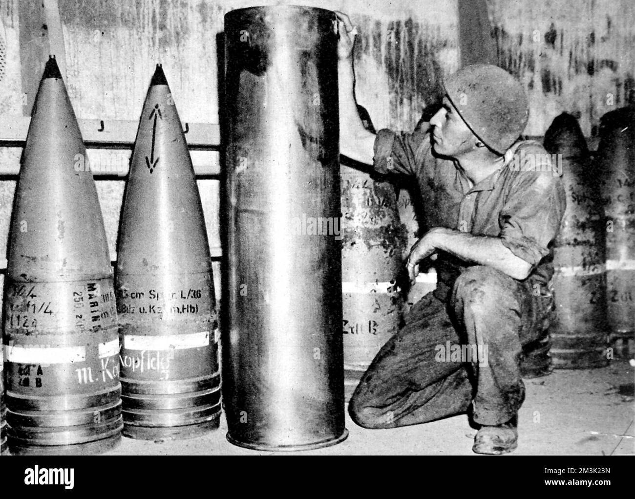 Artillery shells ww2 hi-res stock photography and images - Alamy