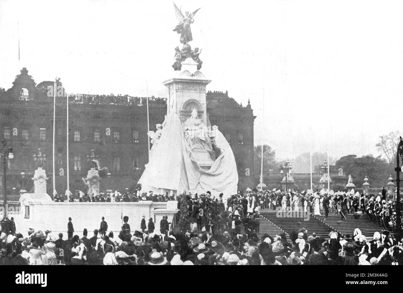 Unveiling of Queen Victoria's statue Stock Photo - Alamy