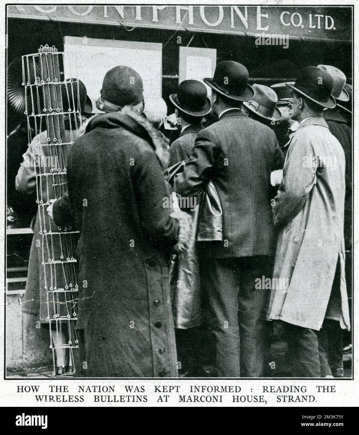 The General Strike - reading wireless bulletins 1926 Stock Photo - Alamy