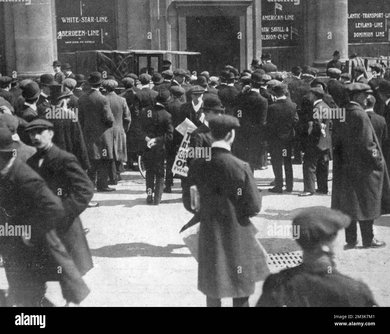 Titanic 1912 news Black and White Stock Photos & Images - Alamy