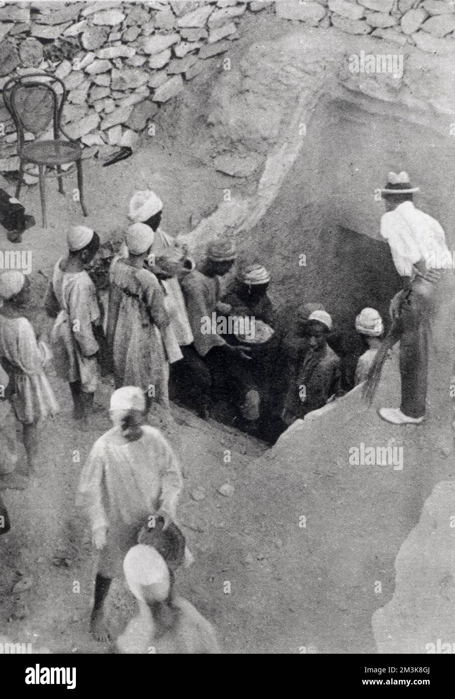 Howard carter tutankhamun remove hi-res stock photography and images ...