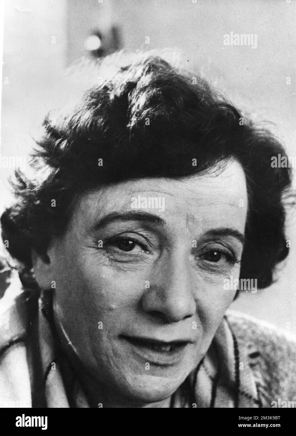 Actress hylda baker hi-res stock photography and images - Alamy