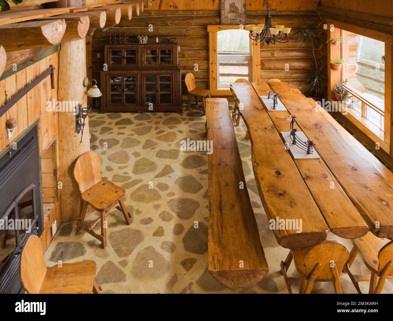 Cabin interior pioneer hi-res stock photography and images - Alamy