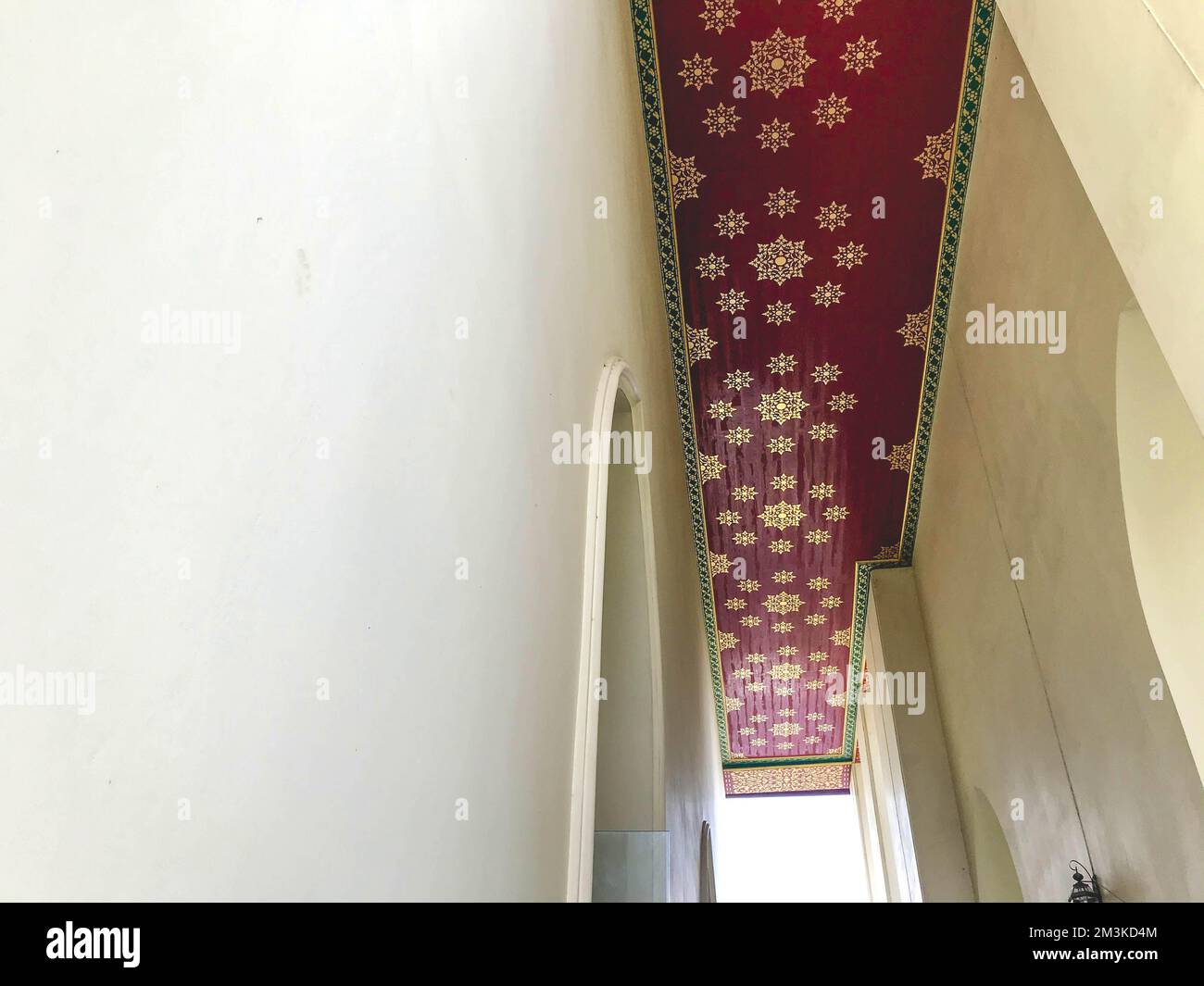 Thai pattern wall and ceiling Stock Photo - Alamy