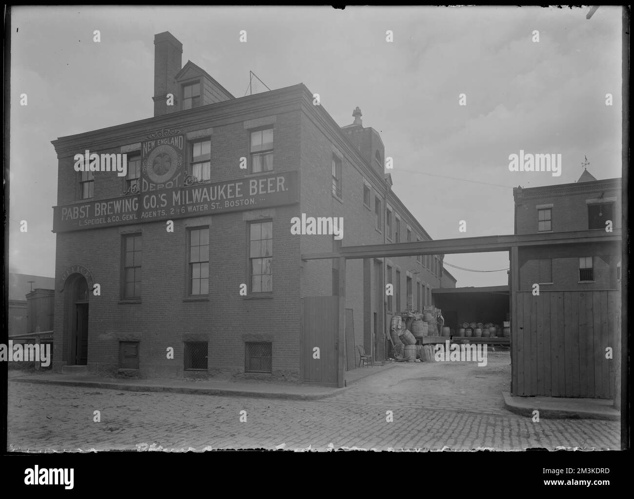 Pabst brewing hi-res stock photography and images - Alamy