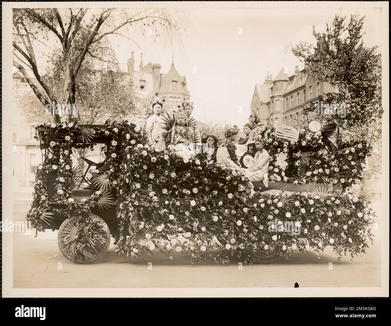Parade floats covered flowers hi-res stock photography and images - Alamy