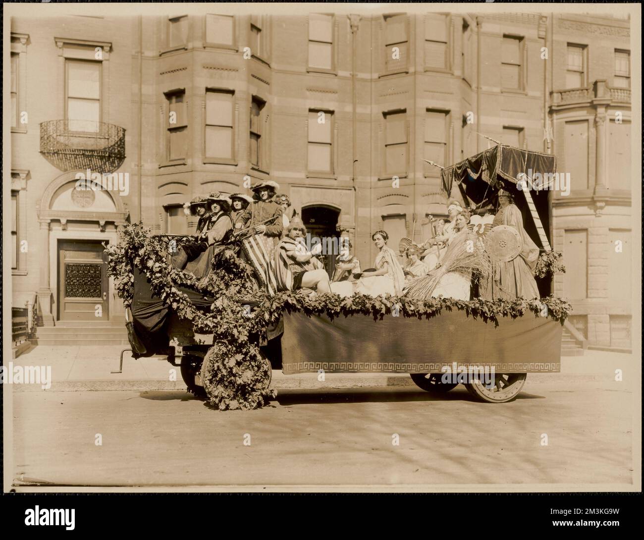 Parade float , Parades & processions, Floats Parades, Costumes. Leon ...