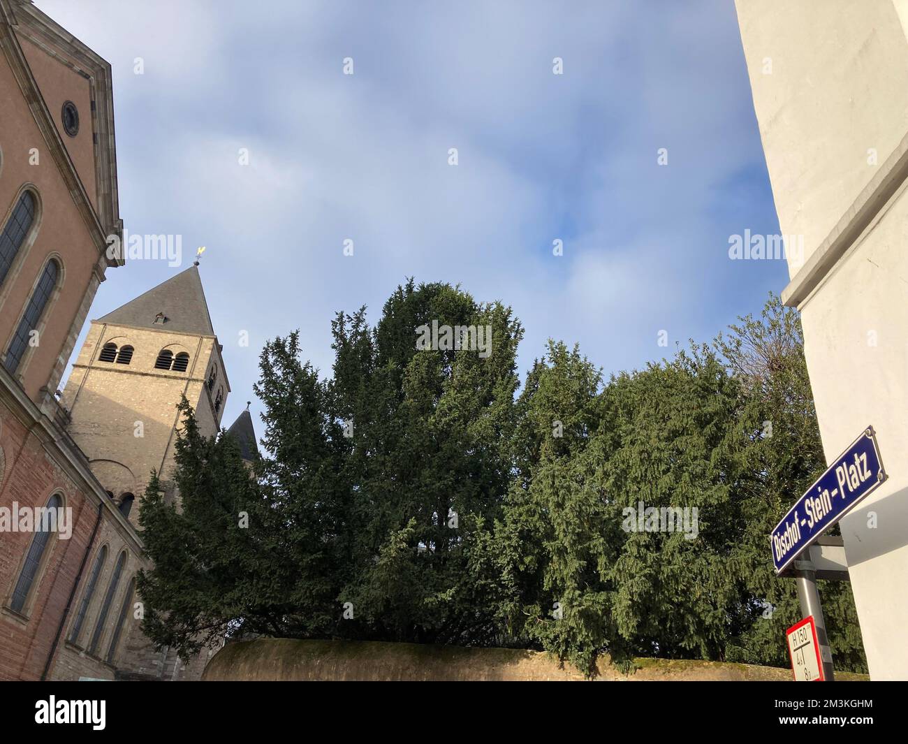 Commission reports hi-res stock photography and images - Alamy