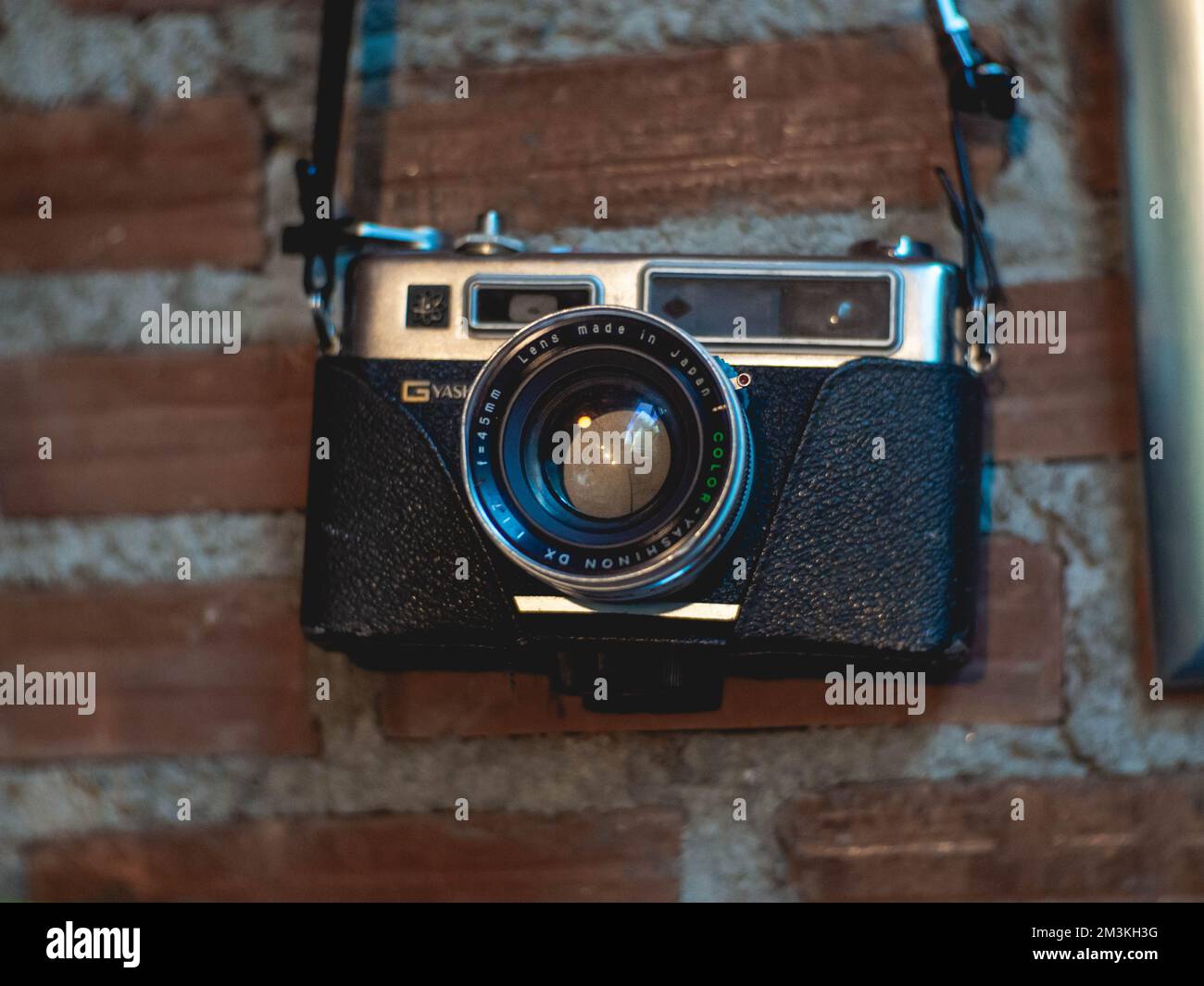 Vintage style camera Black and silver Stock Photo - Alamy
