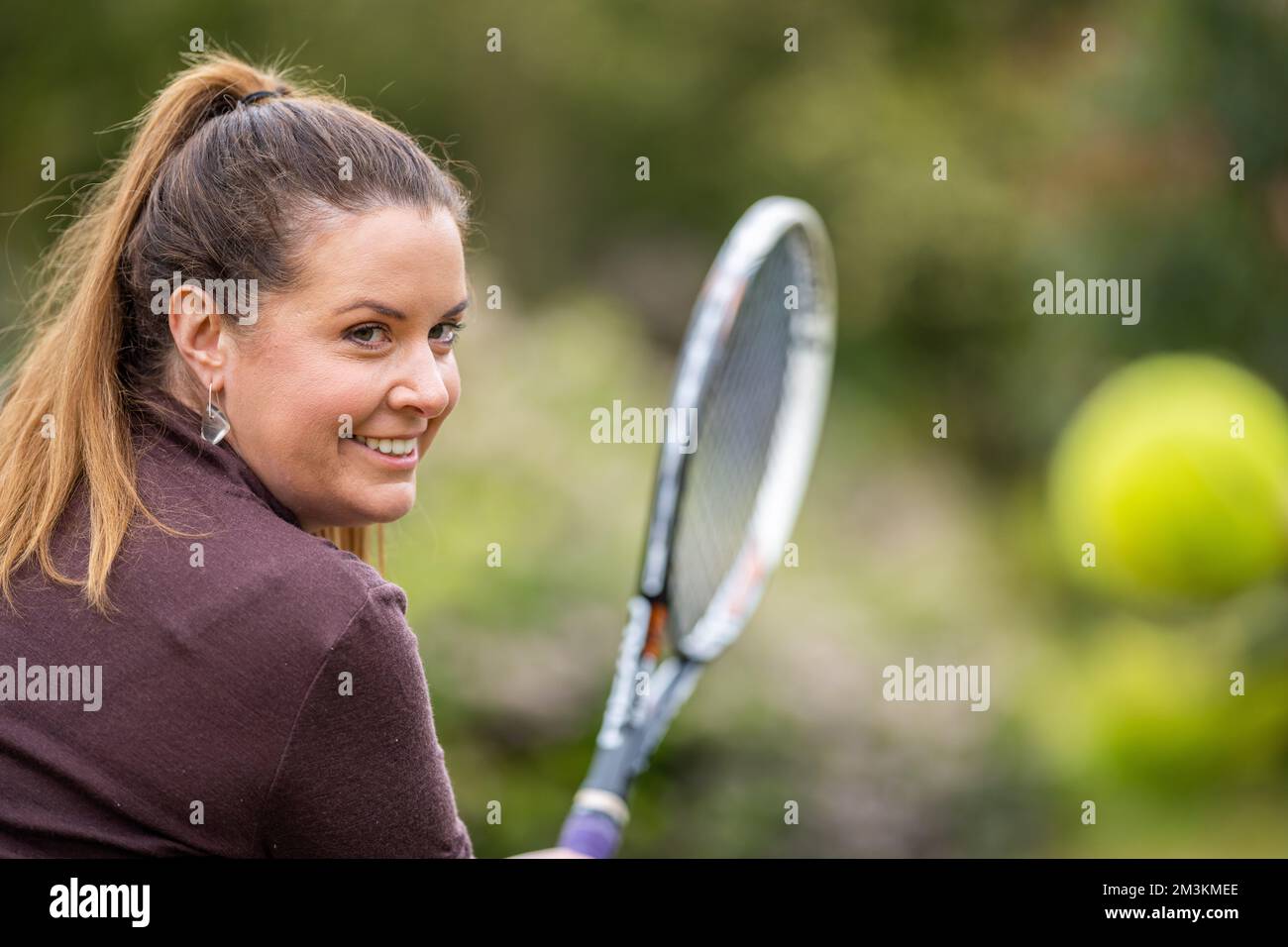 Tennis ball hitting racket close up hi-res stock photography and images ...