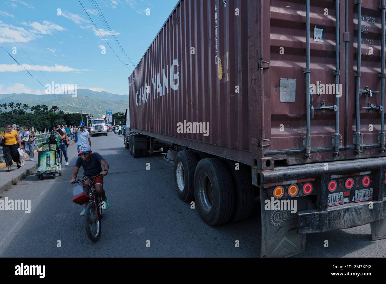 Cucuta, Colombia. 15th Dec, 2022. People walk past a truck across the ...